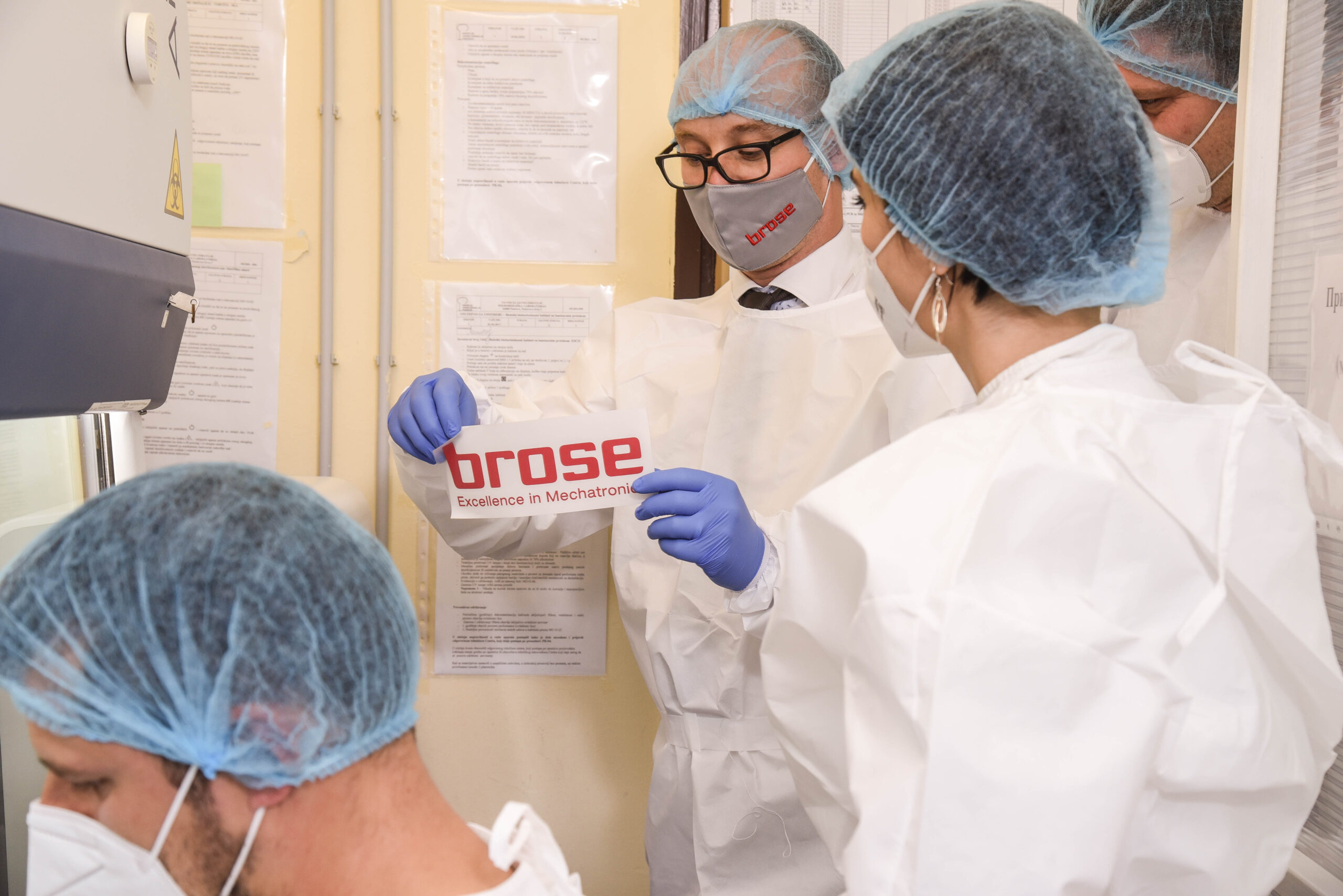 Kompanija „Brose“ donirala aparat koji će ubrzati PCR testiranje – ABC ...